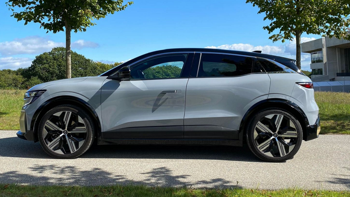 Test: Renault Megane E-Tech Electric Iconic • Carlife365